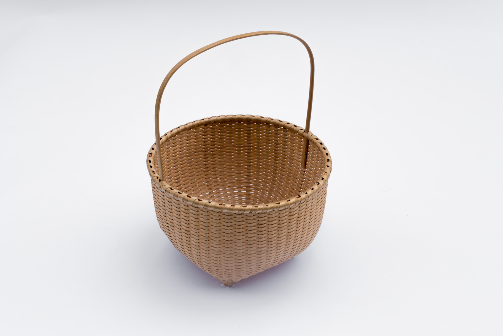 105: Cathead Basket With Bonnet Handle